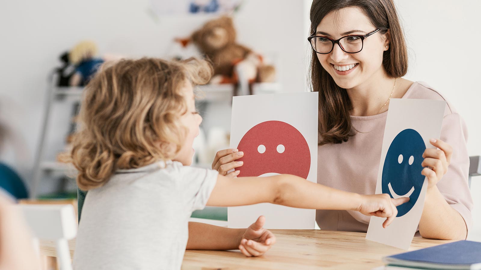 Autismo: síntomas y tratamiento | OCU