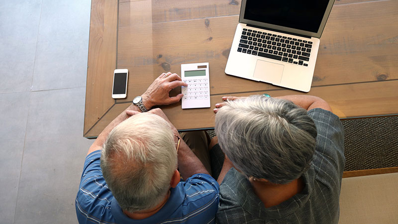 Cómo elegir un plan de pensiones | OCU